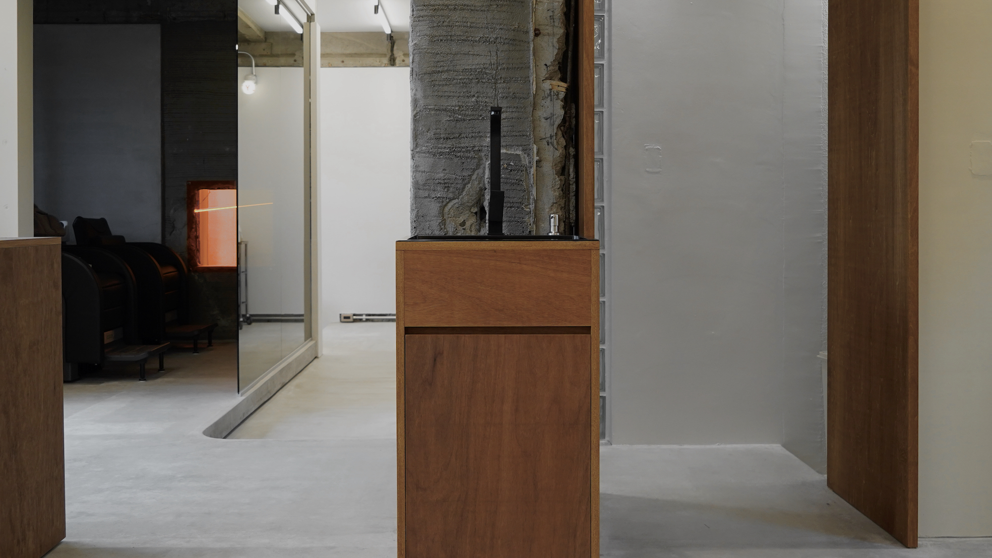 Roll Up Sleeves / minim | CIARTOR = commercial complex