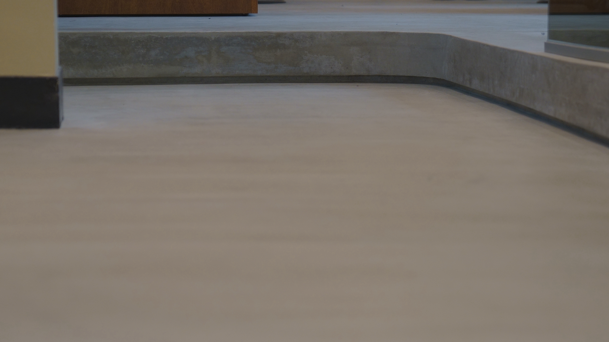 Roll Up Sleeves / minim | CIARTOR = commercial complex